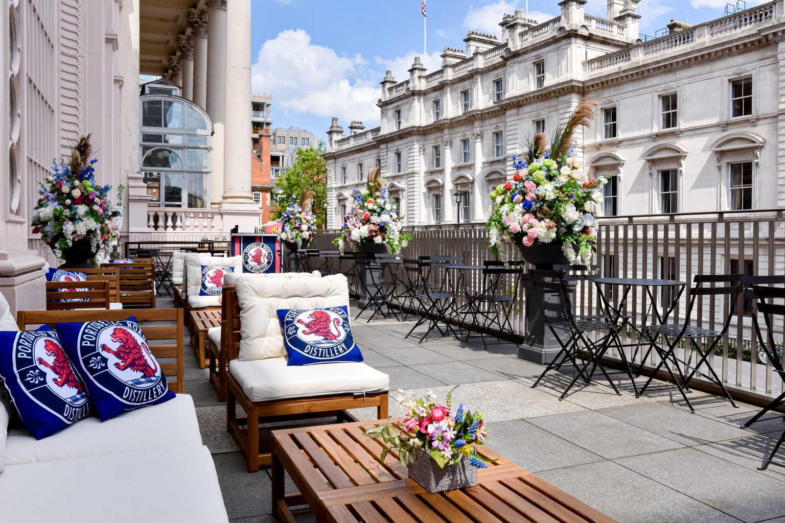 The Royal Opera House launch a pop-up cocktail bar on their secret ...